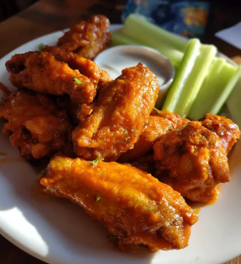 Super Bowl Themed Food: 6 Crispy Wings That Steal the Show – Vihaad Rezepte